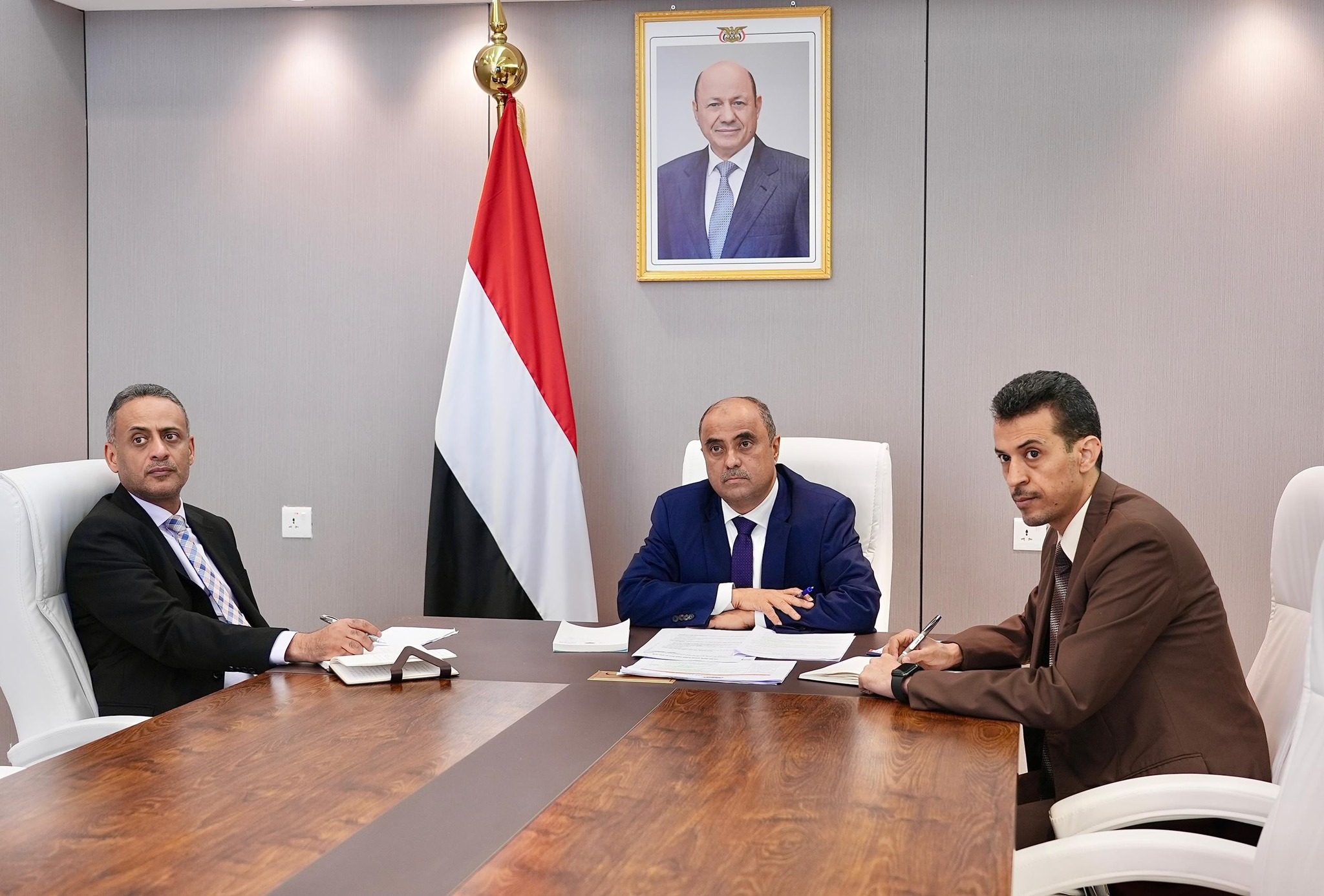 Bin Buraik Discusses Economic Situation and Reform Plans in Yemen with ...