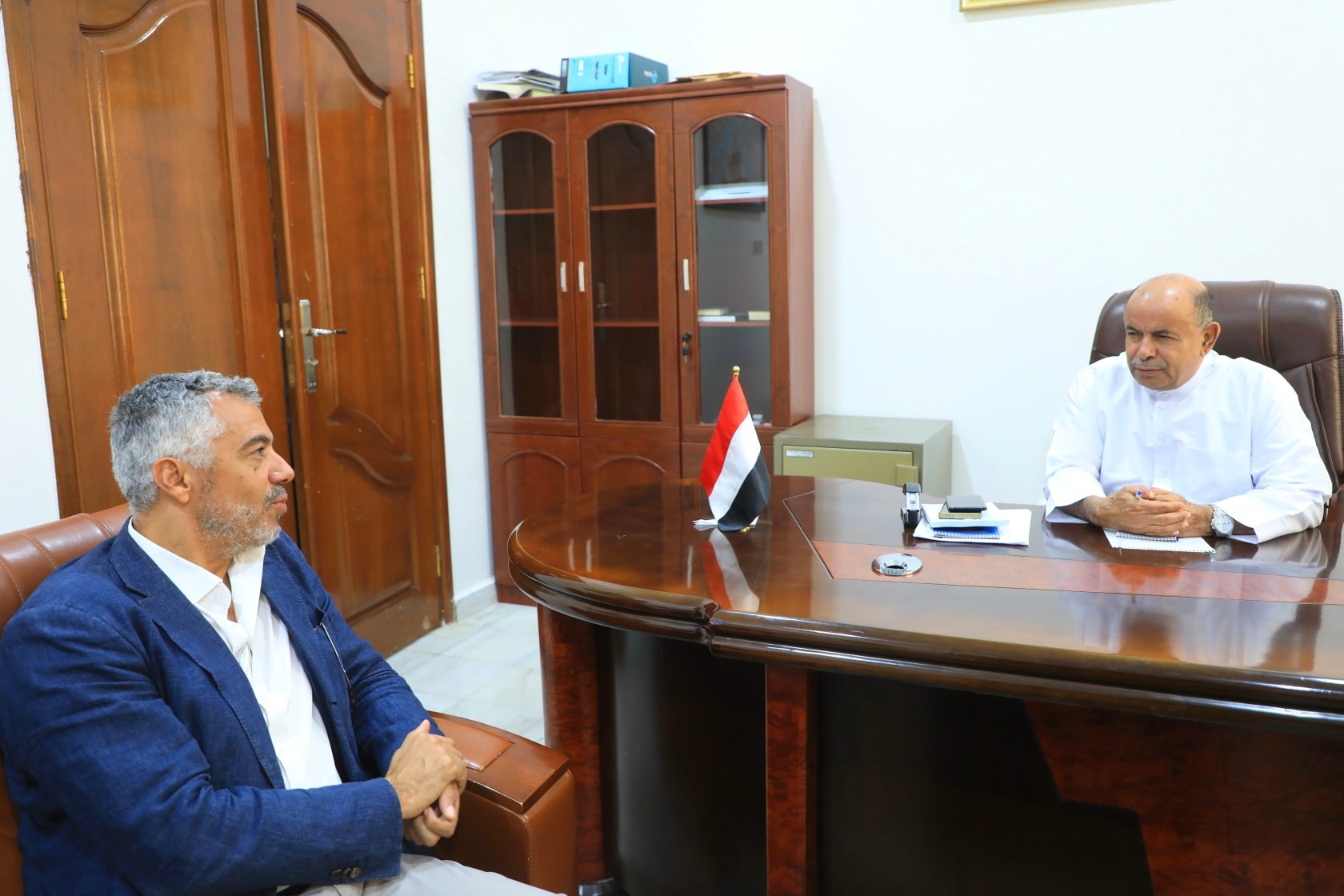UN Official Arrives in Mukalla, Meets Al-Khanbashi and Leadership of ...